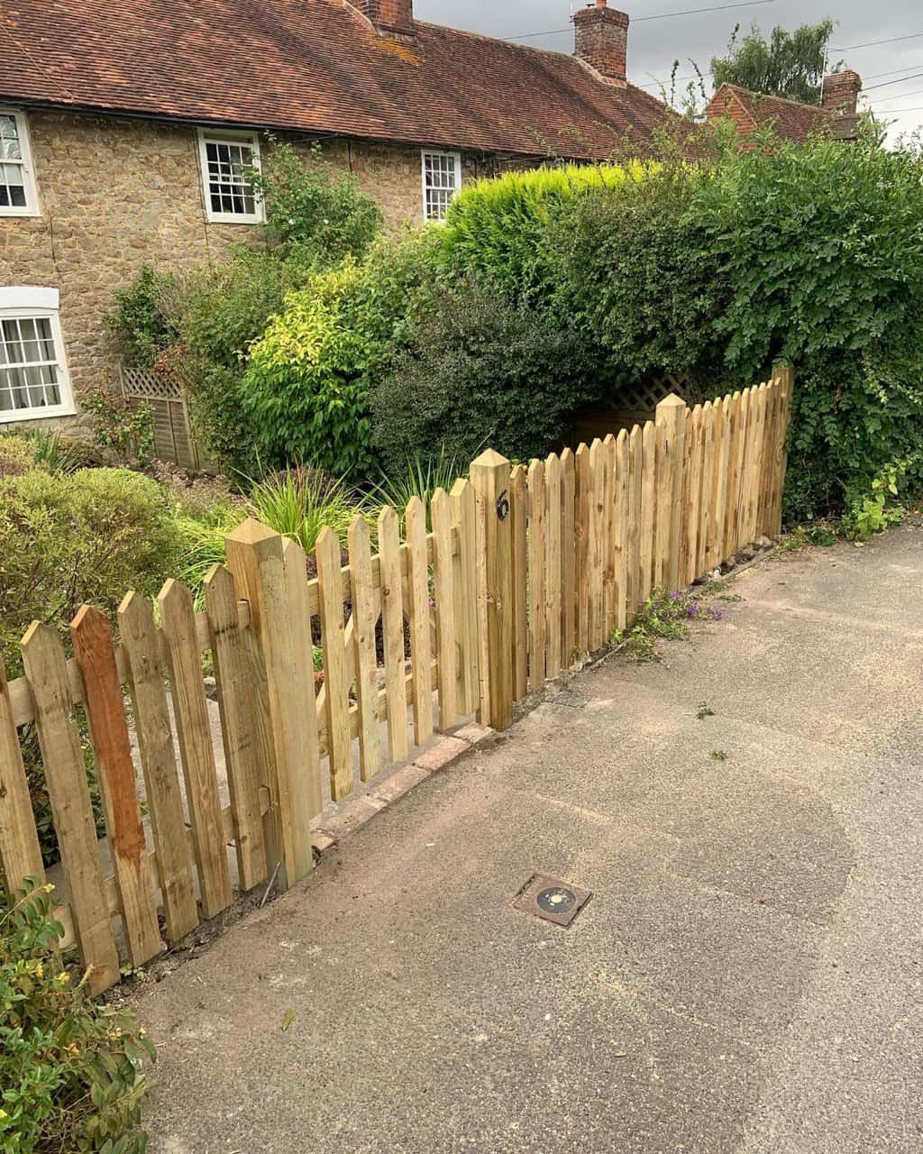 The Top Benefits of Choosing Picket Fencing for Your Front Garden ...